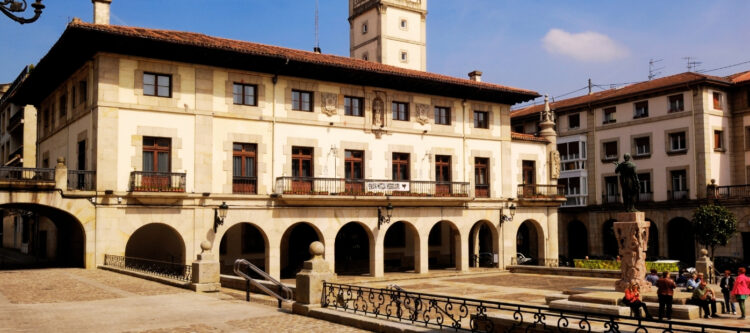 Visiting the Historic Town of Guernica in the Basque Country - TukTuk ...